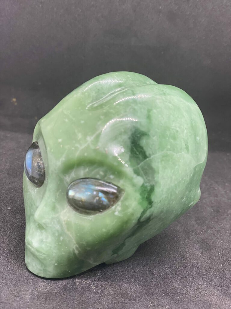 Crâne extraterrestre en obsidienne verte et aux yeux labradorite ...